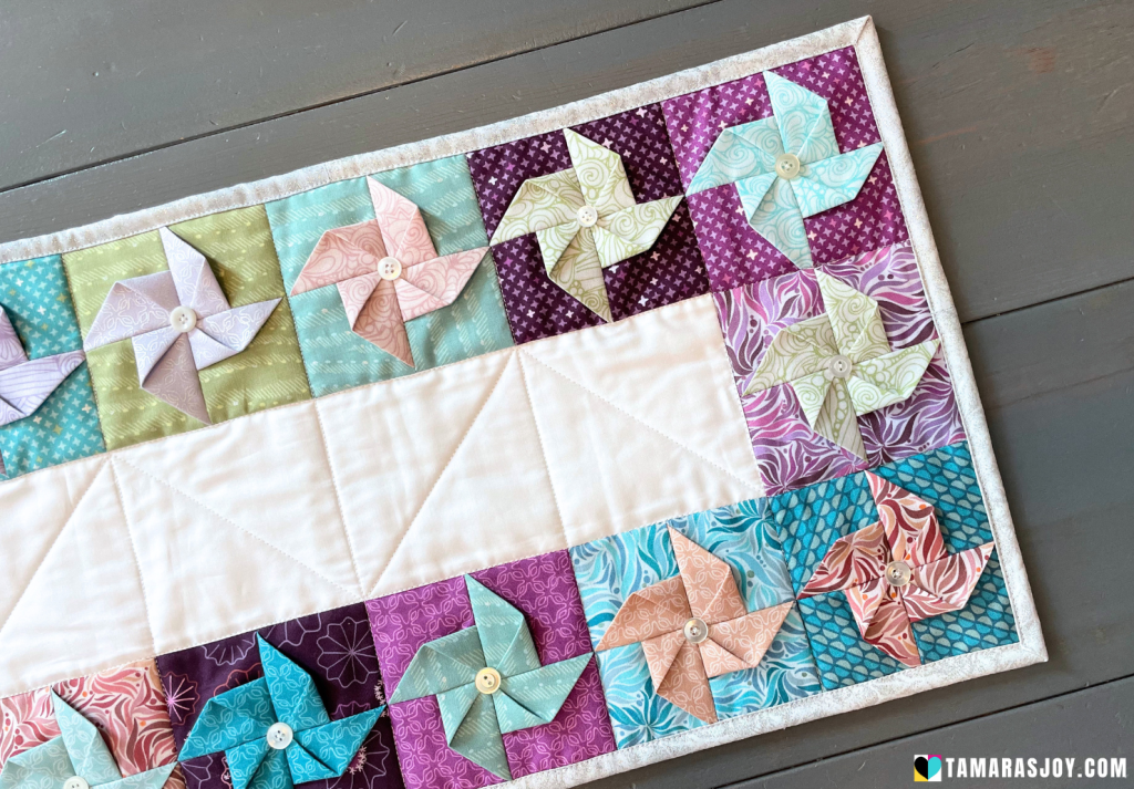 3D Pinwheel Table Runner ⋆ Tamaras Joy